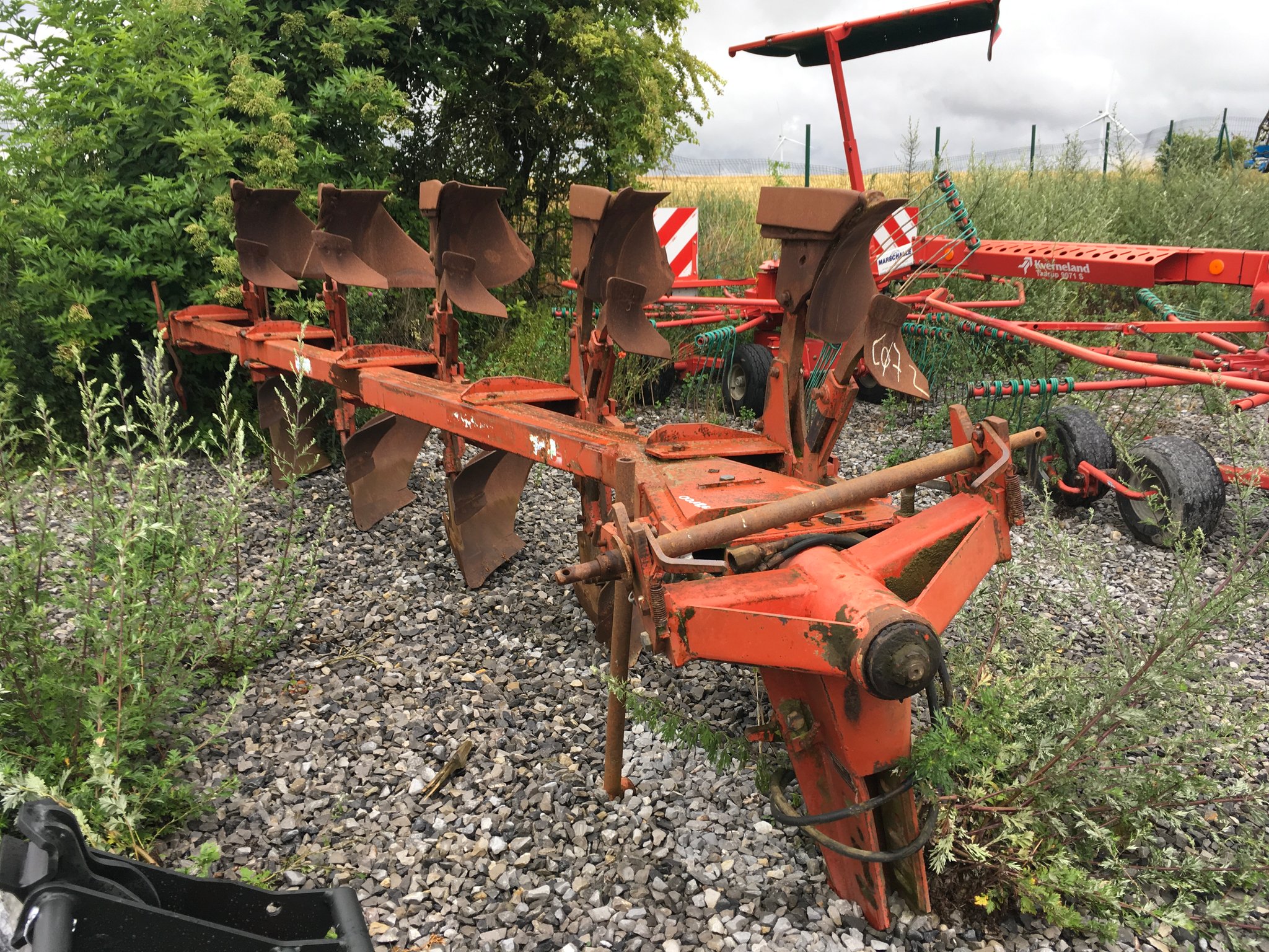 Charrue Gregoire Besson 5 CORPS à vendre sur Somat